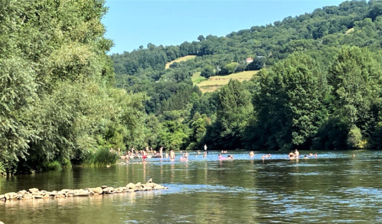 Camping L'Amitié au Bord de l'Eau à Trébas dans le Tarn